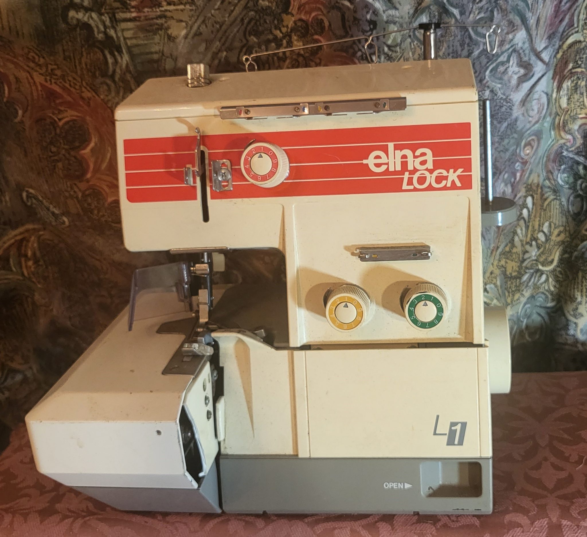 Elna Sewing machines - Eye Ma Ozi Collector