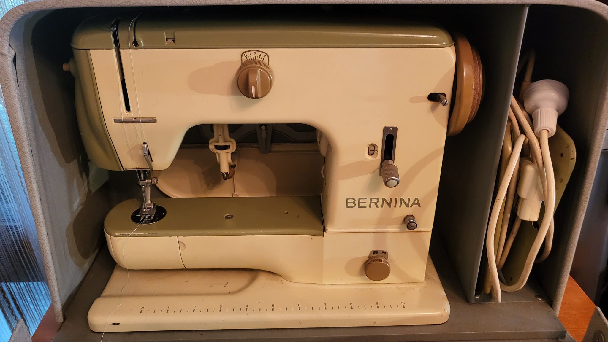 Bernina 700 - Eye Ma Ozi Collector