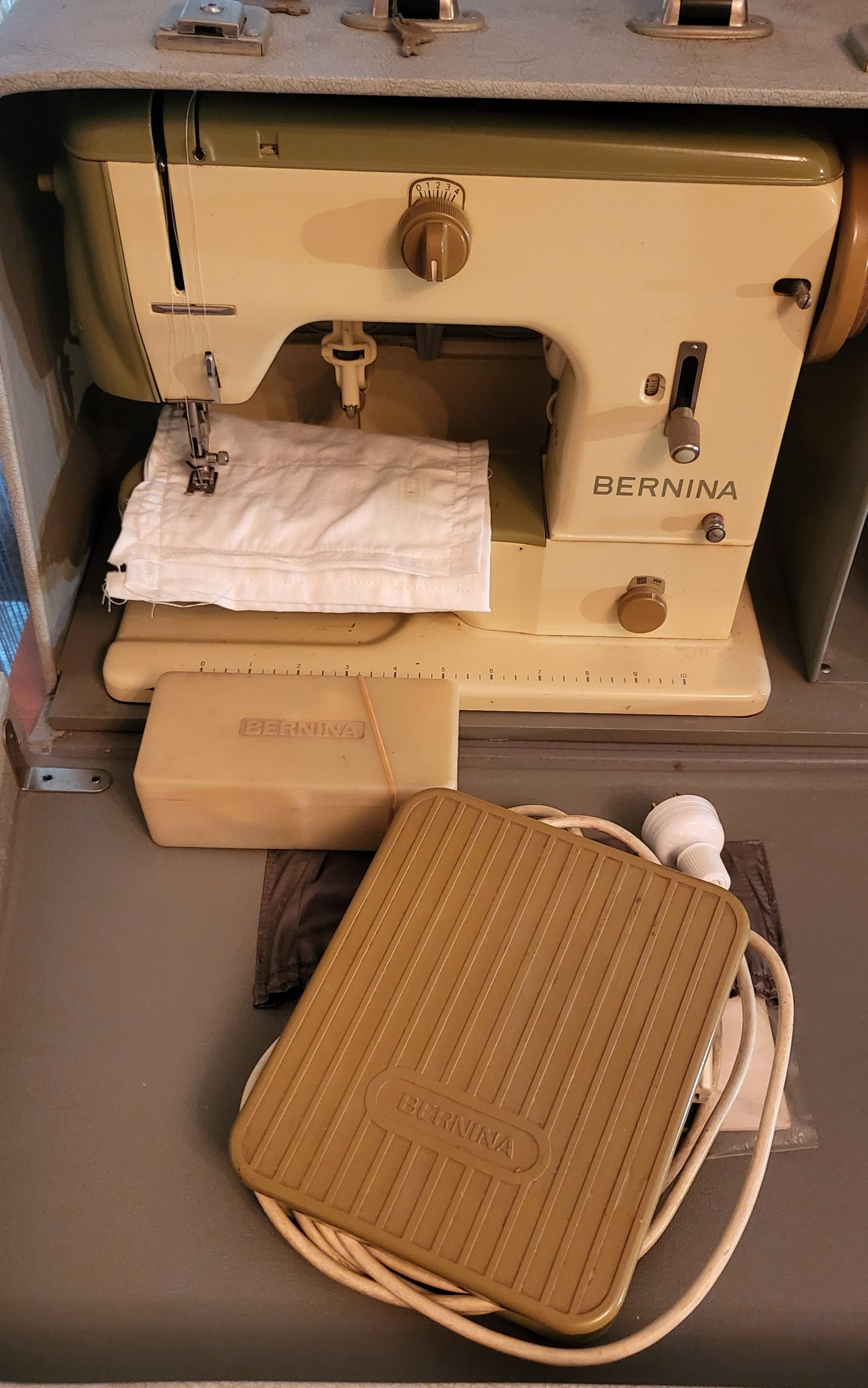 Bernina 700 - Eye Ma Ozi Collector